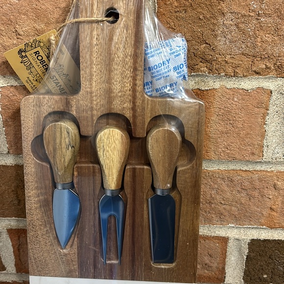 Kitchen | Robert Stanley Cheese Board | Poshmark